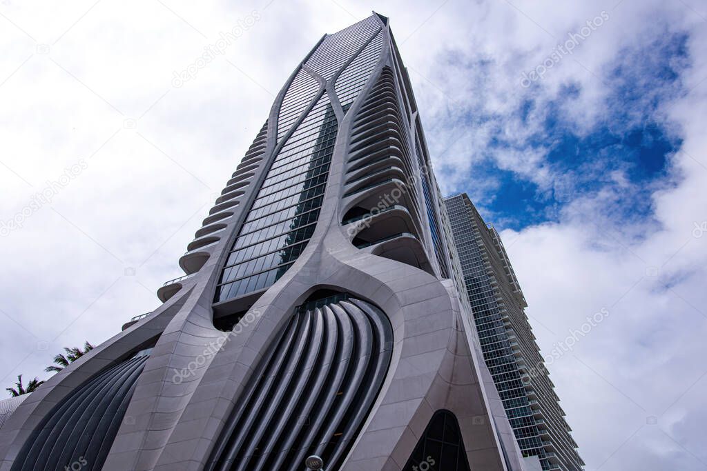 Miami, FL, USA - 2020: Rascacielos Skeleton. Diseñado por Zaha Hadid ...