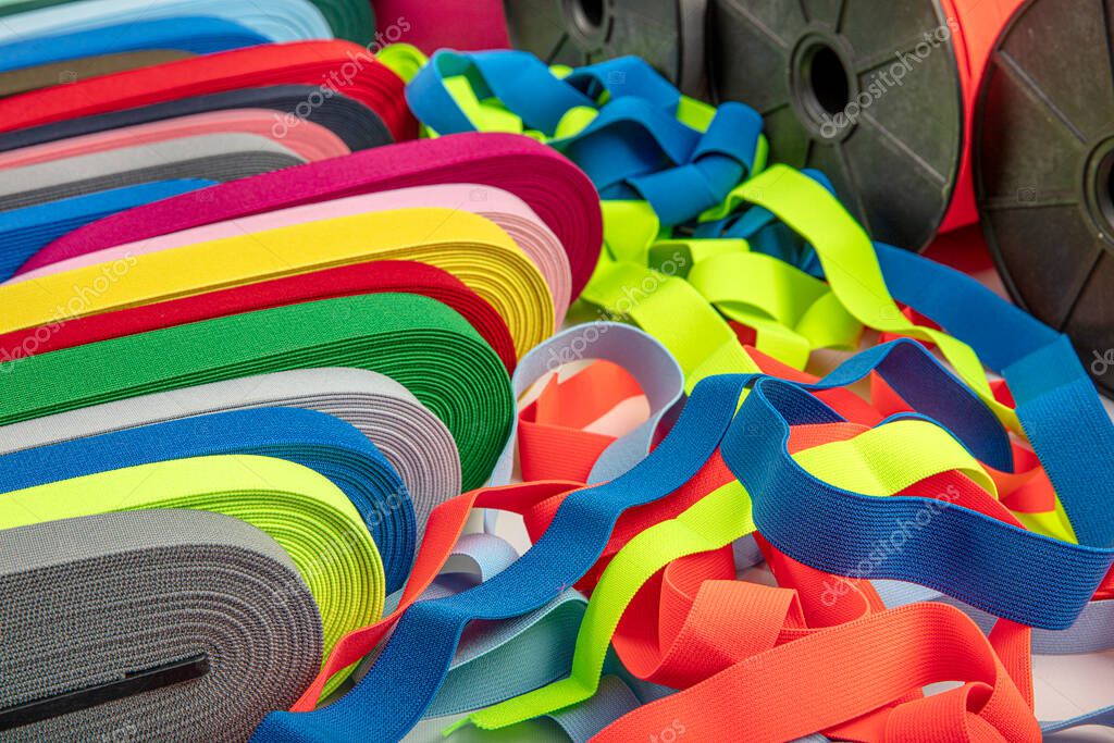 Estrecho tejido el stico. Banda el stica colorida el stica para costura y costura. Estudio foto ...