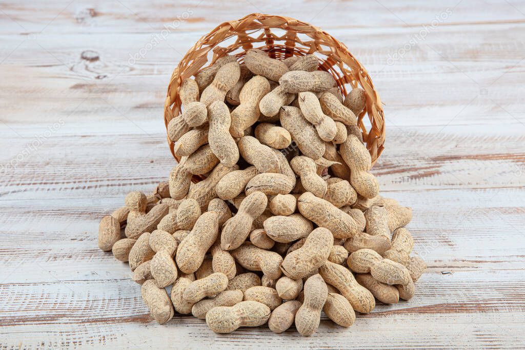 Cacahuetes con concha. También cacahuete o goober. Montón de vainas ...