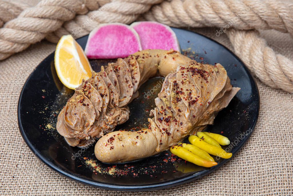 Arroz tradicional turco relleno o comida de despojos sobre la mesa en ...