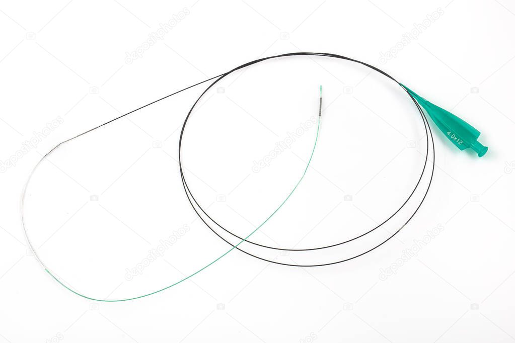 Stent y catéter para implante en vasos sanguíneos con un globo vacío y ...