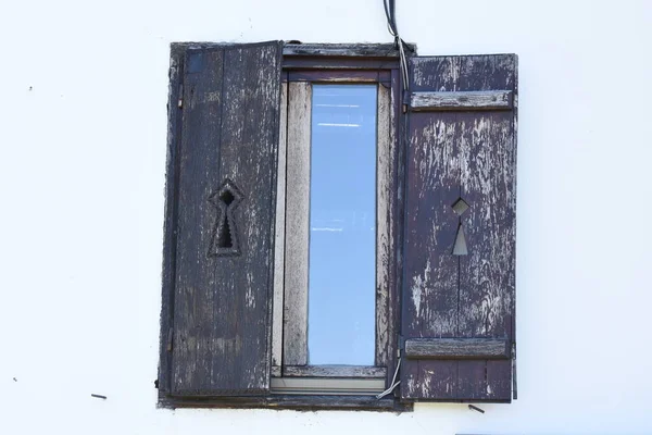 Vieille fenêtre en bois vintage Stock Photos, Royalty Free Vieille ...