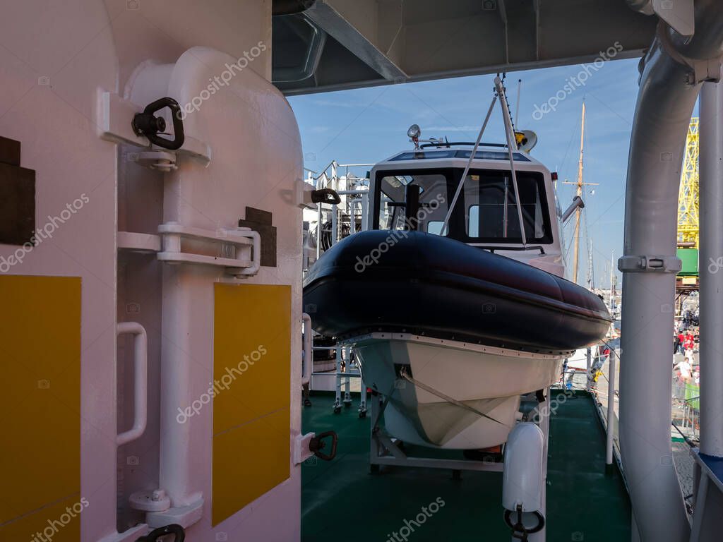 BARCO DISPONIBLE - La cubierta de un buque polivalente y sus elementos estructurales 2022