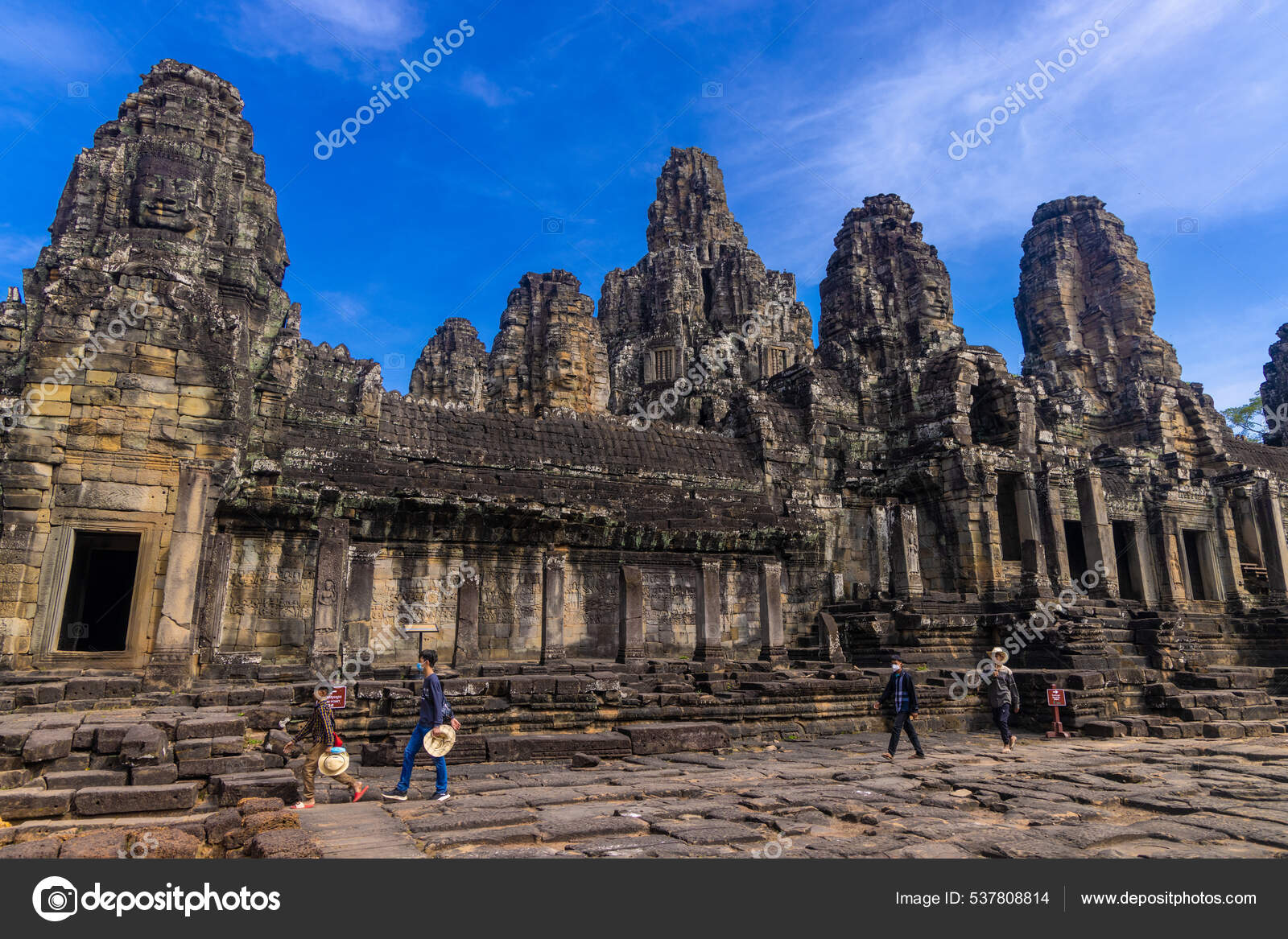Templo Bayon Complejo Angkor Camboya — Foto de stock #537808814 © gsafarek