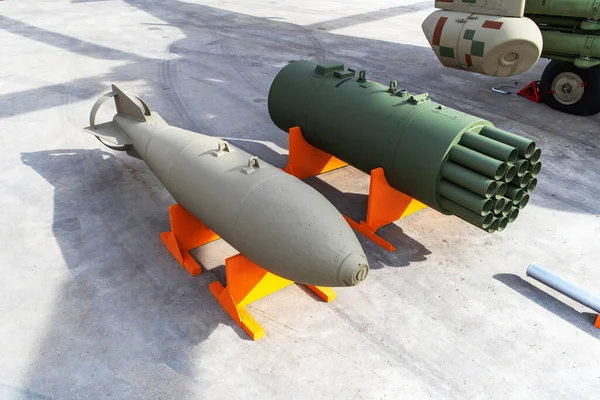 Armes modernes Stock Photos, Royalty Free Armes modernes Images ...