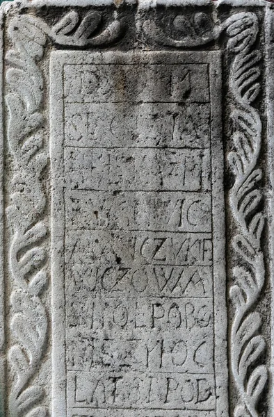 Medieval inscriptions images libres de droit, photos de Medieval ...