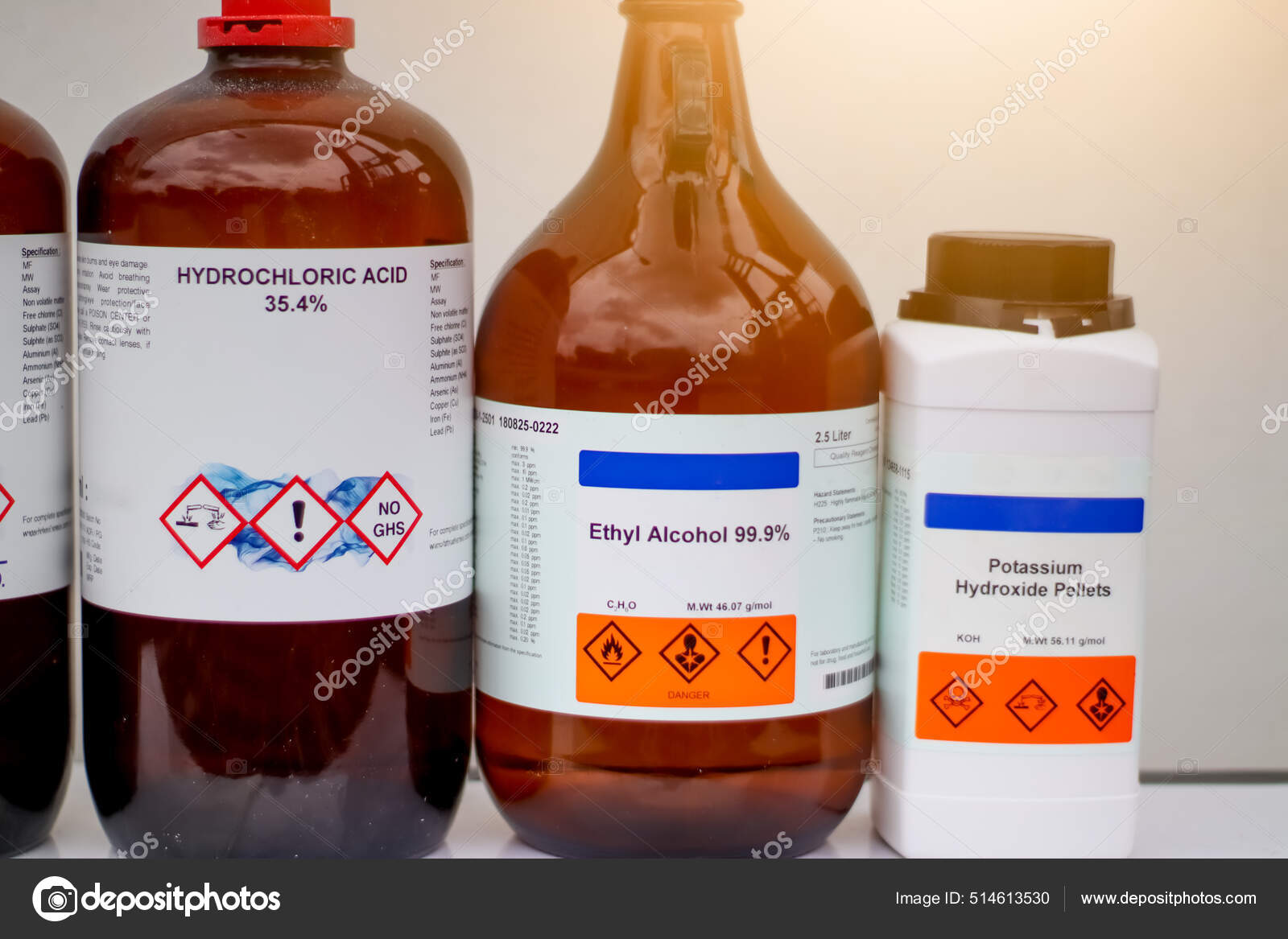 Saltsyra Etylalkohol Kaliumhydroxidpellets Laboratoriekemikalier Och ...