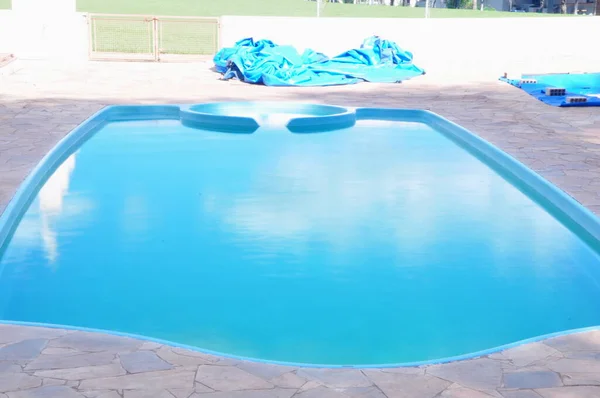 Vaste piscine images libres de droit, photos de Vaste piscine ...