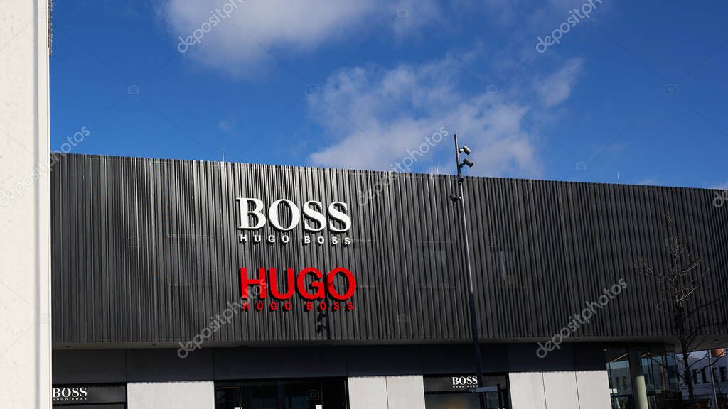 Metzingen, Alemania - 20 de marzo de 2021: Hugo boss outlet store ...
