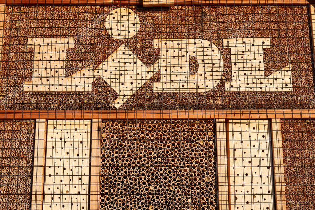 Kirchheim, Alemania - 12 de febrero de 2022: Lidl bee hotel as a ...