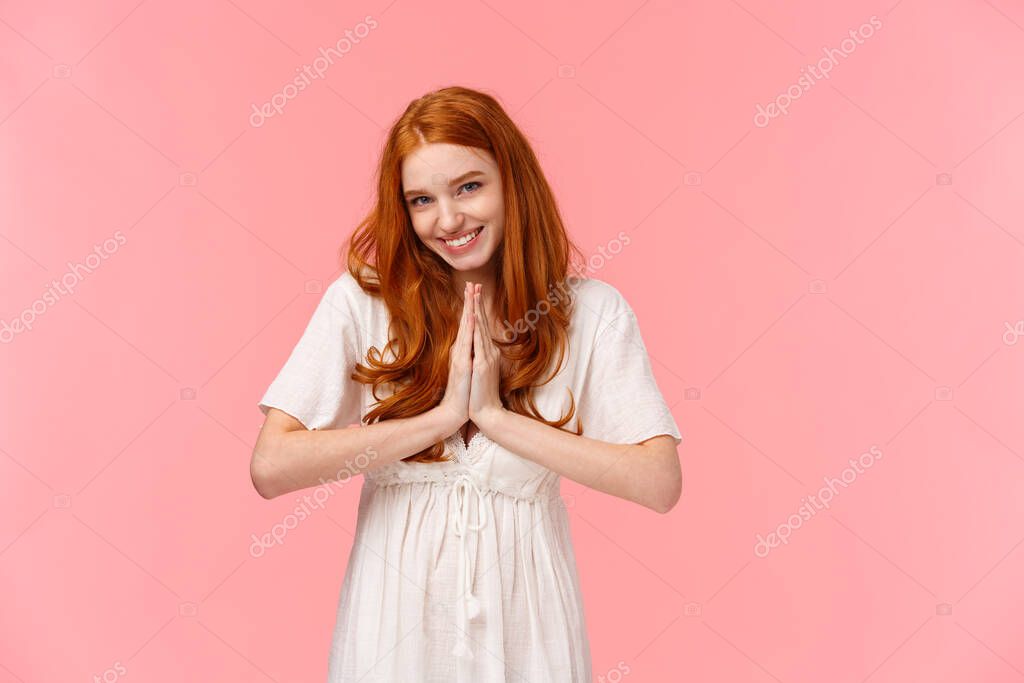 Sensual, chica pelirroja coqueta seduciendo a alguien para conseguir lo ...