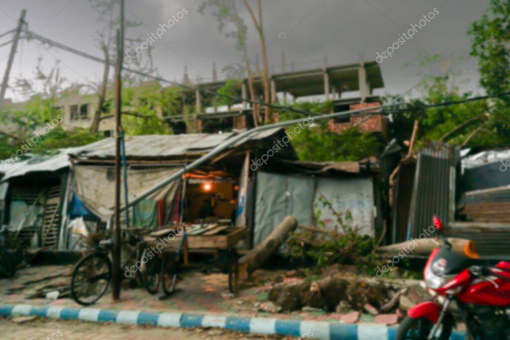 Imagen borrosa de Howrah, Bengala Occidental, India. Super ciclón Anfán ...