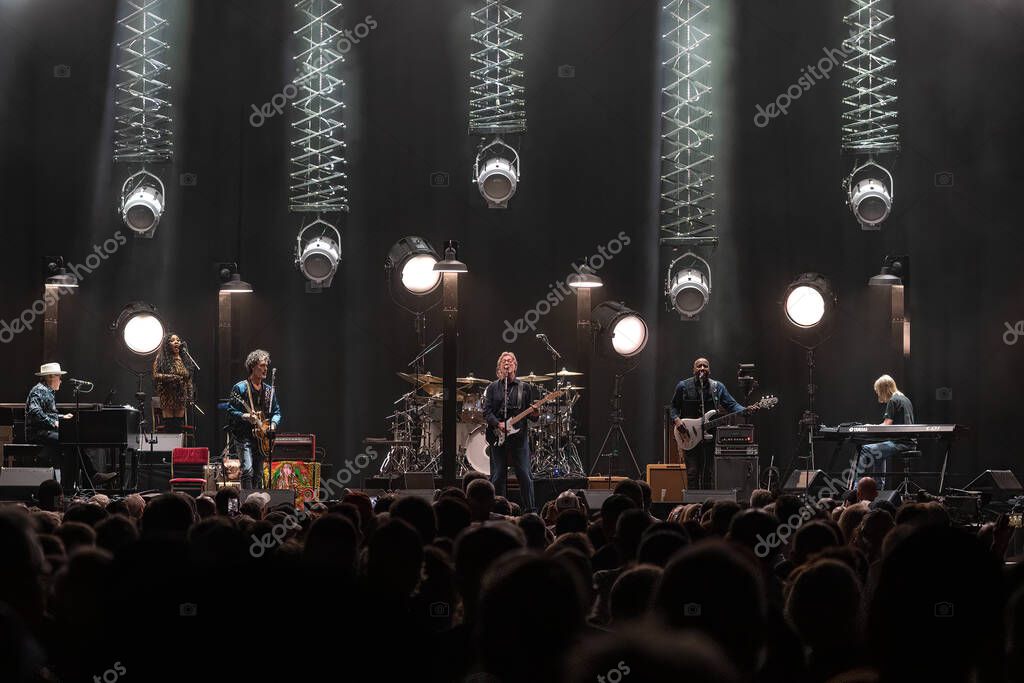 Eric Clapton actúa con el invitado especial Jimmie Vaughan en el Little ...