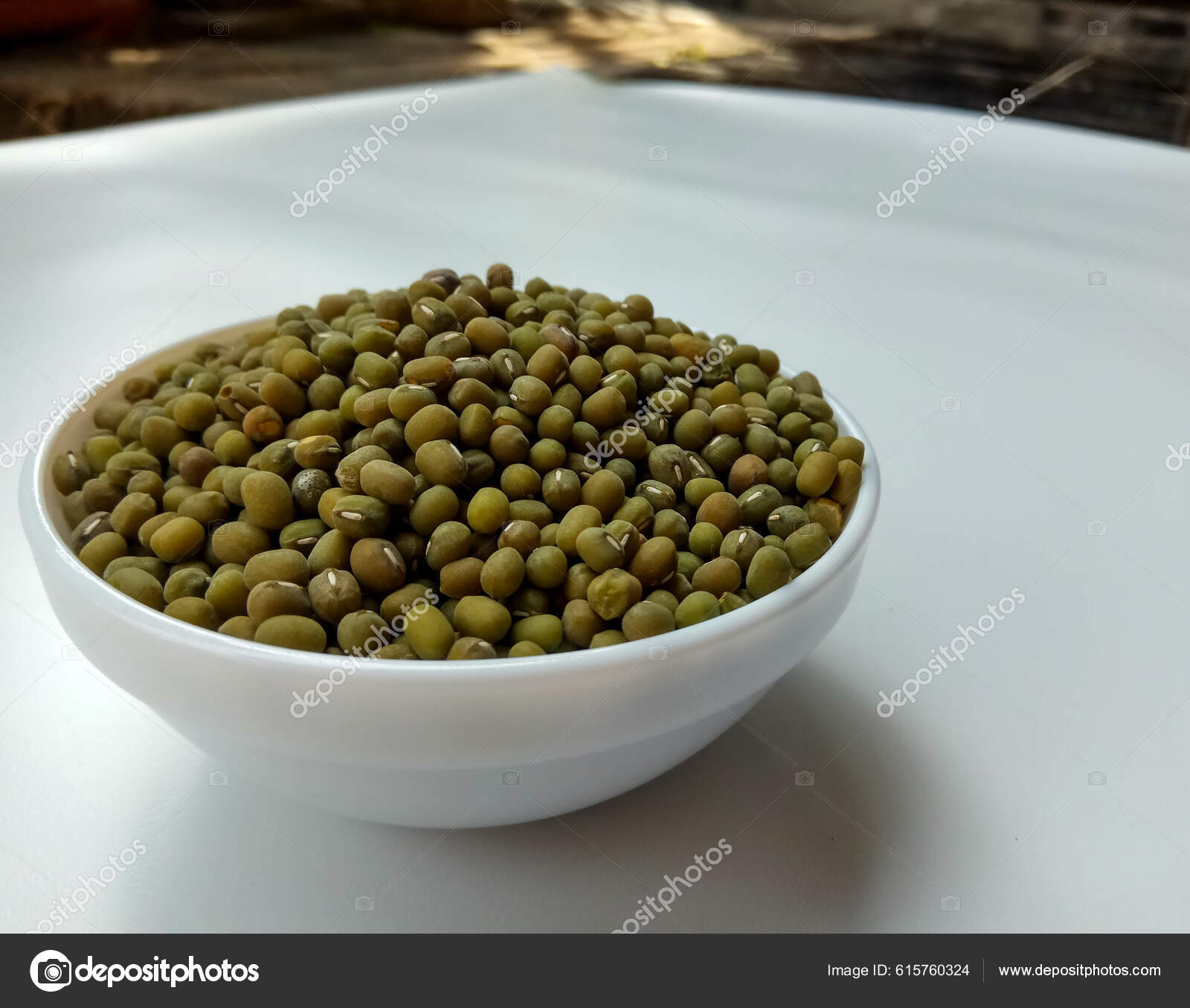 Mung Beans Vigna Radiata Bowl — Stock Photo © yessifrenda #615760324