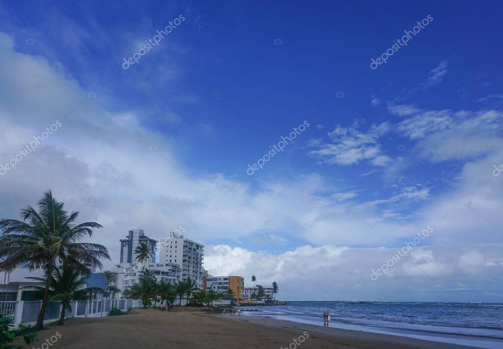 Playa Isla Verde, Puerto Rico, Estados Unidos: Palmeras y hoteles en ...