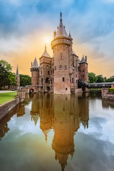 10 most beautiful castles Stock Photos, Royalty Free 10 most beautiful ...