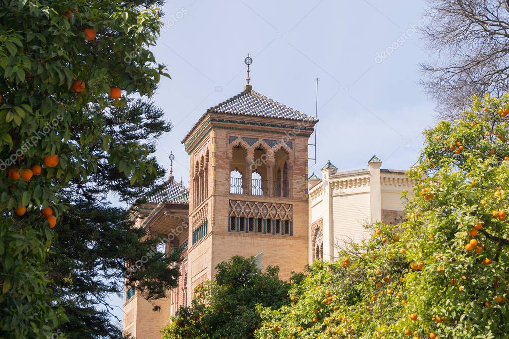 Vistas de la fachada y torres del Pabellón Mudéjar que alberga el Museo ...