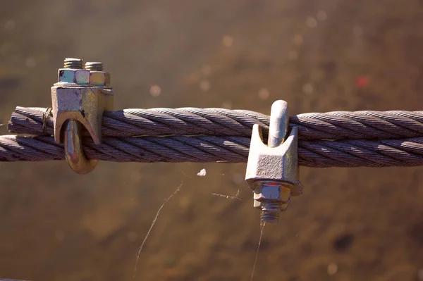 Cable trenzado con hilos de alambres de acero de alta resistencia ...