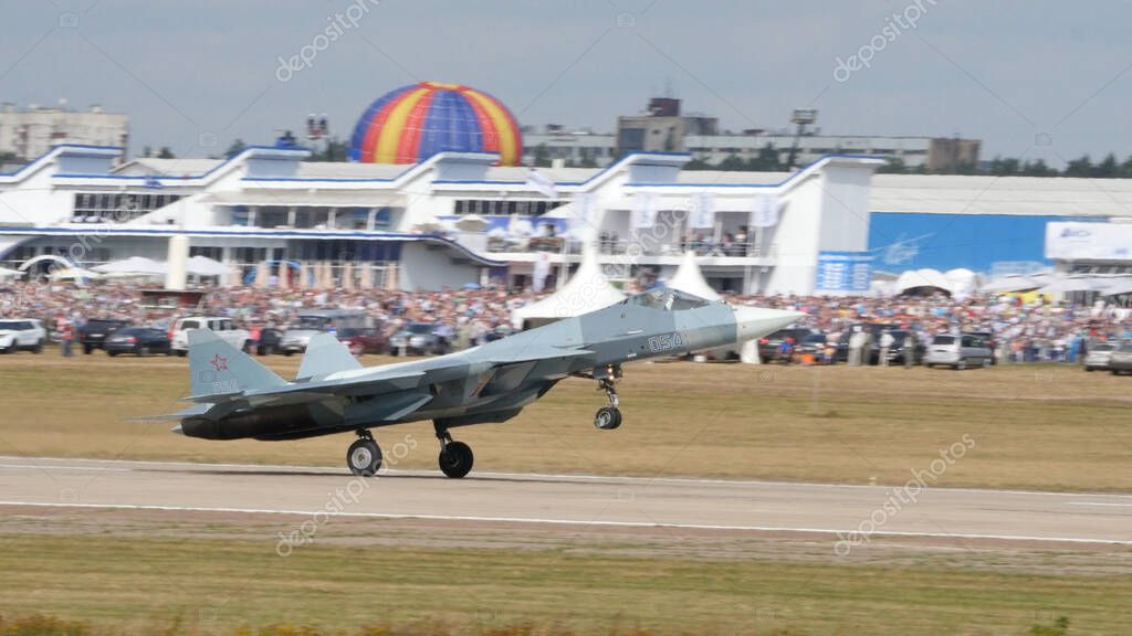 Sukhoi Su-57 Avión de caza multifunción furtivo de la Fuerza Aérea Rusa ...