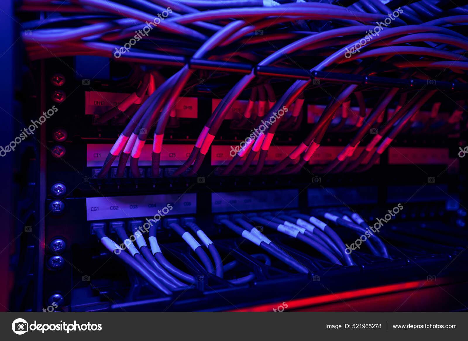 Sistema de cableado de red estructurado en el centro de datos: fotografía de stock ...