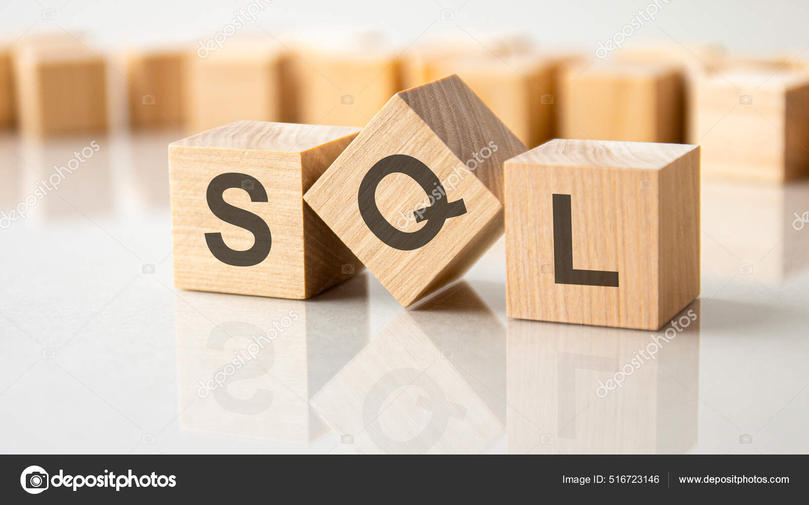 Tres Cubos Madera Con Las Letras Sql Superficie Brillante Una — Foto de ...
