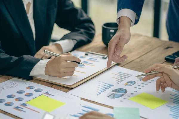 Business people meeting to analyze and discuss and brainstorm data ...