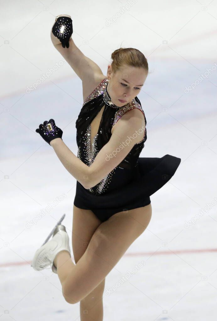 Sofía, Bulgaria - 28 febrero, 2021: Anita Ostlund de Suecia se presenta durante la categoría de ...