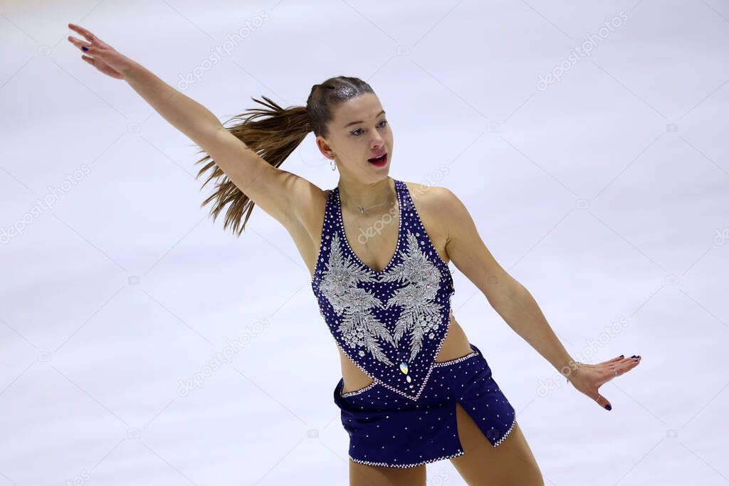 Sofía, Bulgaria - 5 de febrero de 2022: Stefanie Pesendorfer de Austria realiza durante la ...