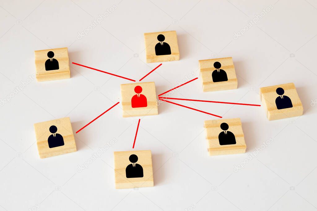 Cadena de figuras de personas conectadas por líneas blancas ...