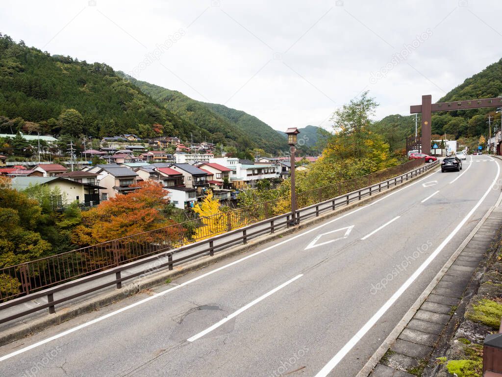 Kiso, prefectura de Nagano, Japón - 23 de octubre de 2017: Ruta nacional 19 que atraviesa Kiso ...