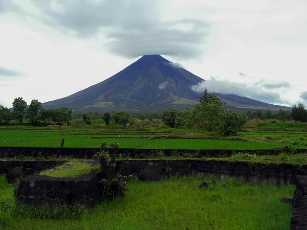 Mayon volcano Stock Photos, Royalty Free Mayon volcano Images ...