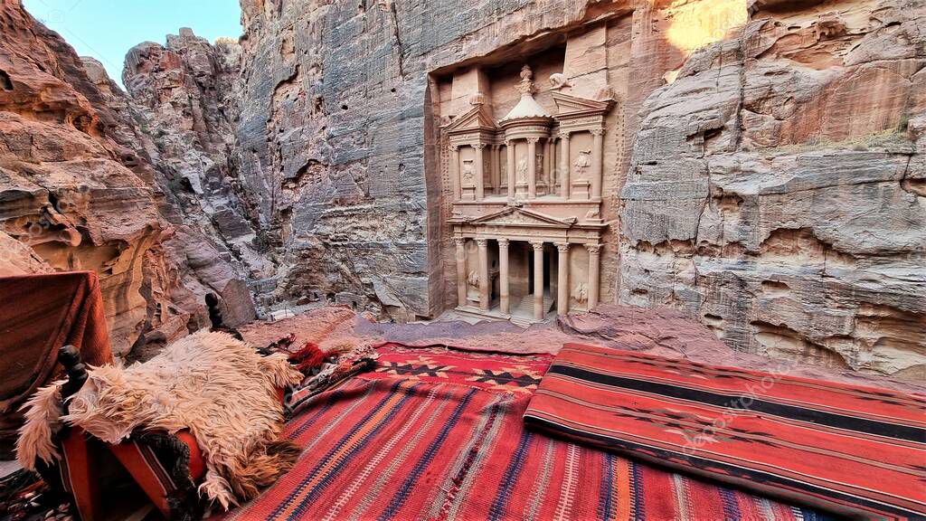 Al-Khazneh - "The Treasury" chisel, an ancient city of the Nabatean ...
