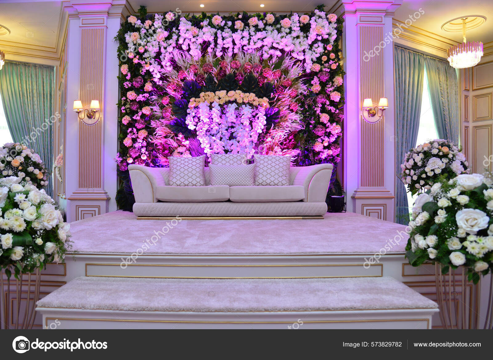 Luxury Magnificent Beautiful Wedding Decoration — Stock Photo ...