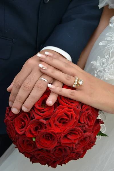 Close up of moroccon couple's hands at a wedding, concept of marriage ...