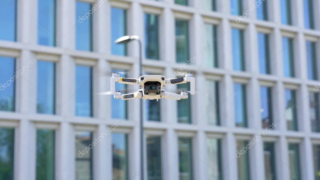 utilizar el dron para encuestas y mediciones para crear un modelo de realidad virtual 3d del ...