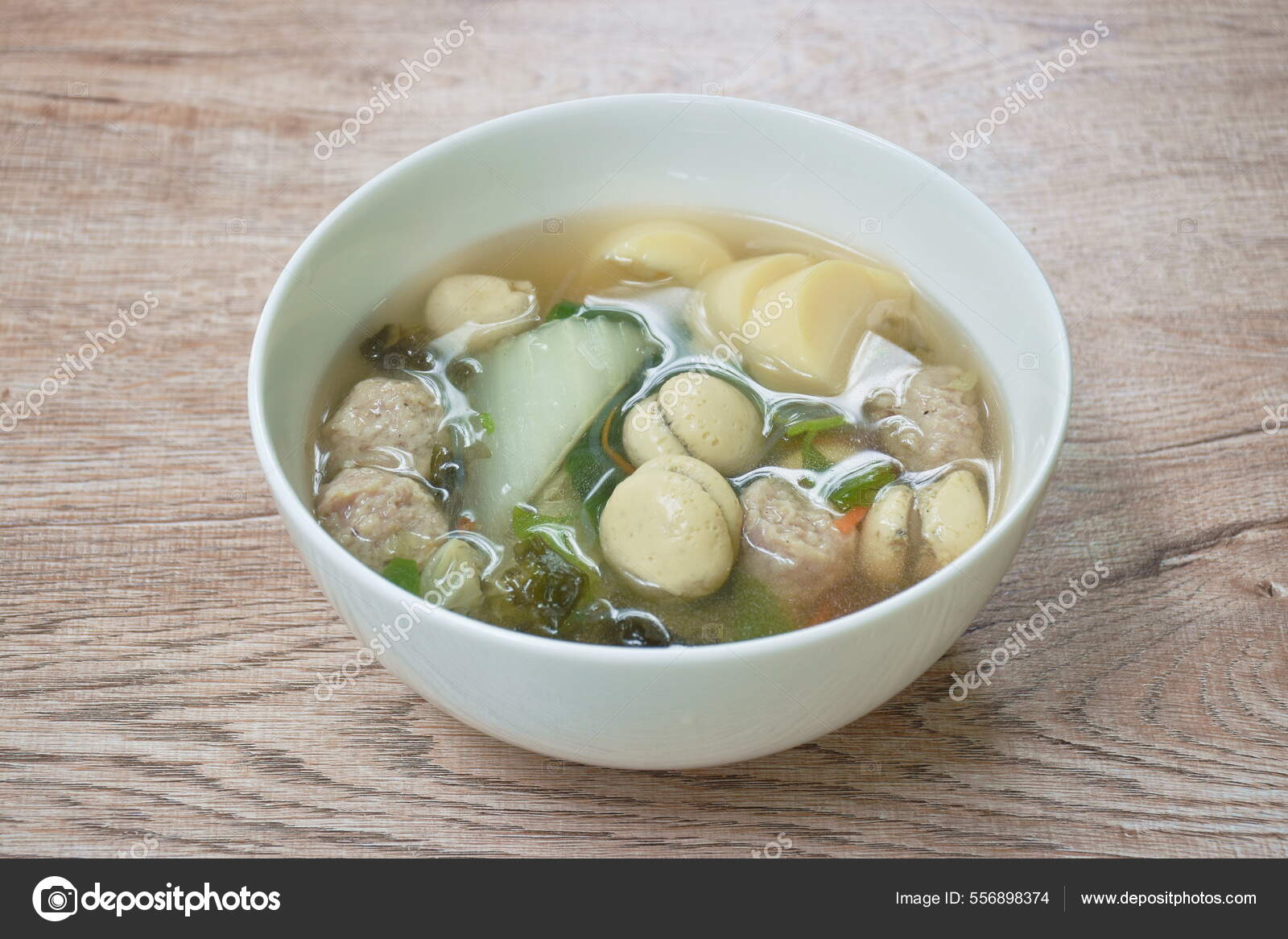 Salchicha Huevo Hervido Tofu Con Chuleta Cerdo Par Repollo Rematando ...