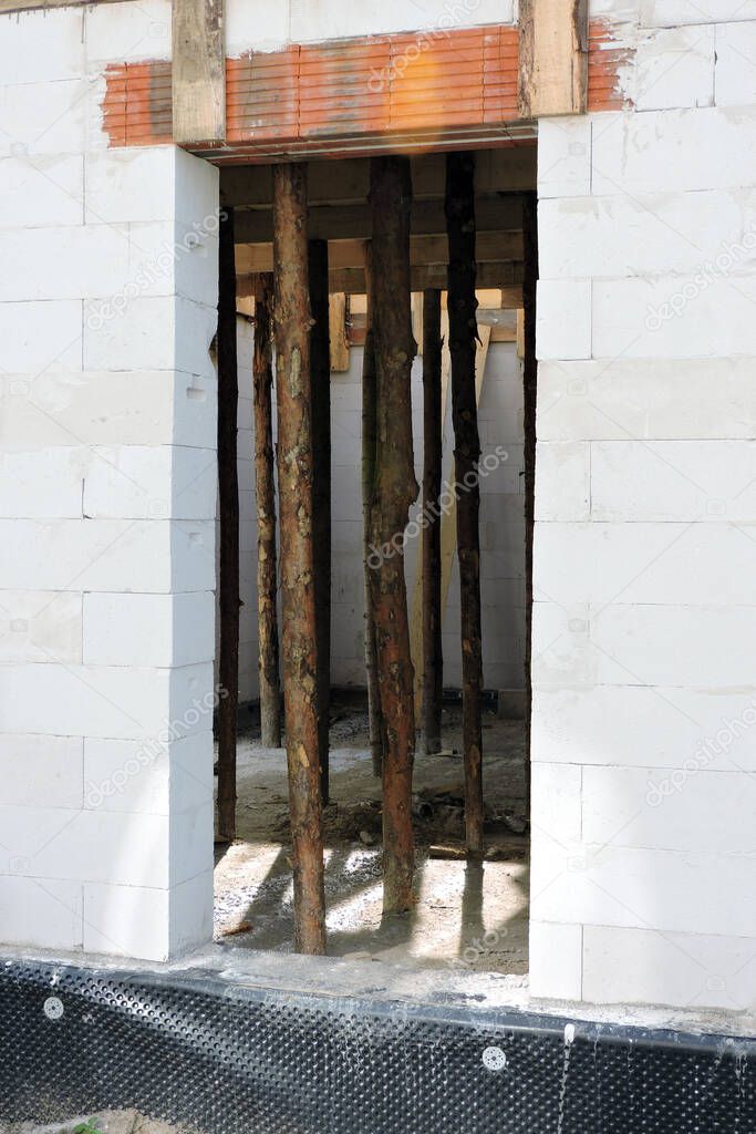 A rough door opening, reinforced brick lintels, walls made of ...