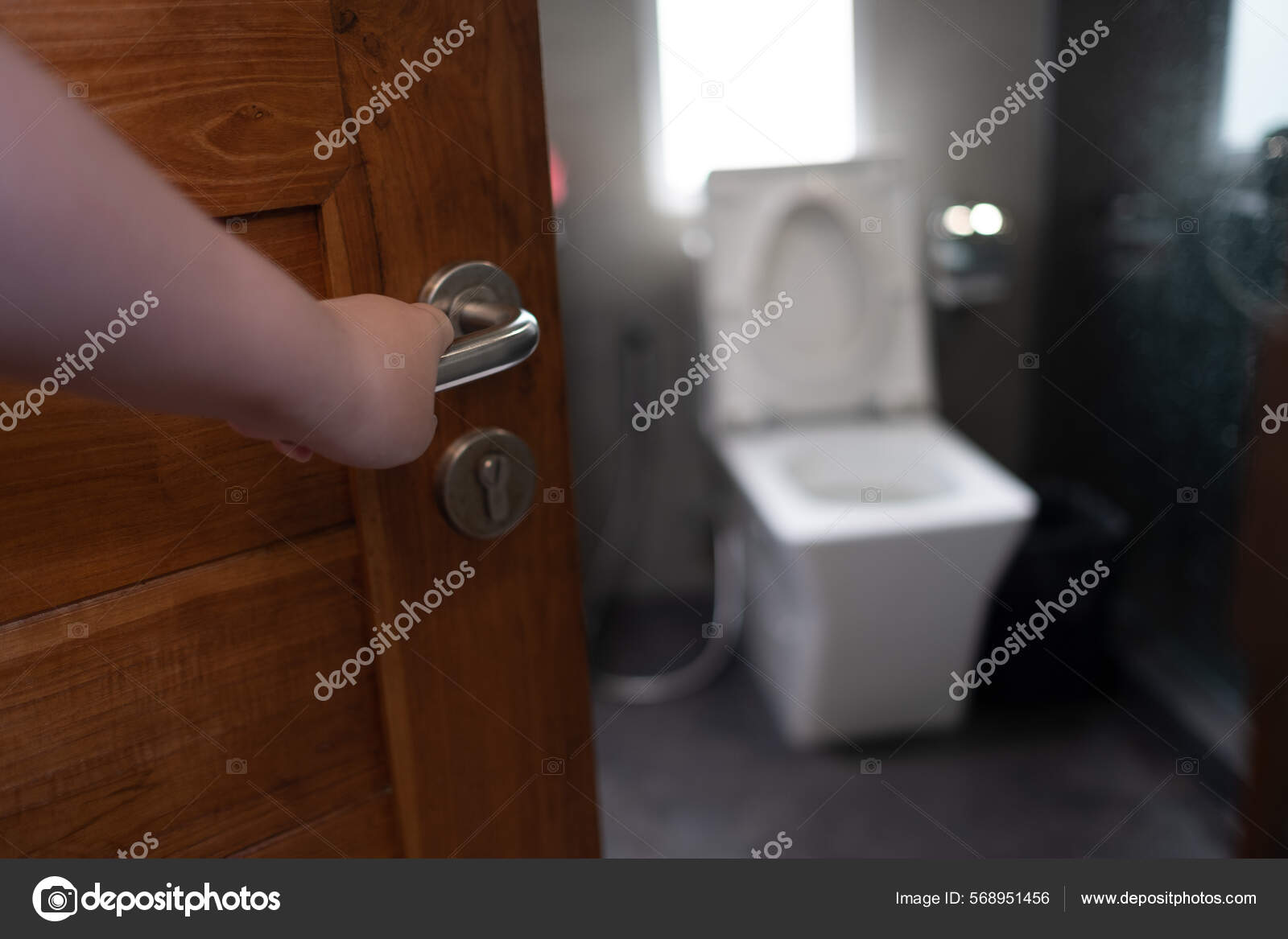 Open Bathroom Door Toile — Stock Photo © manualfoto #568951456