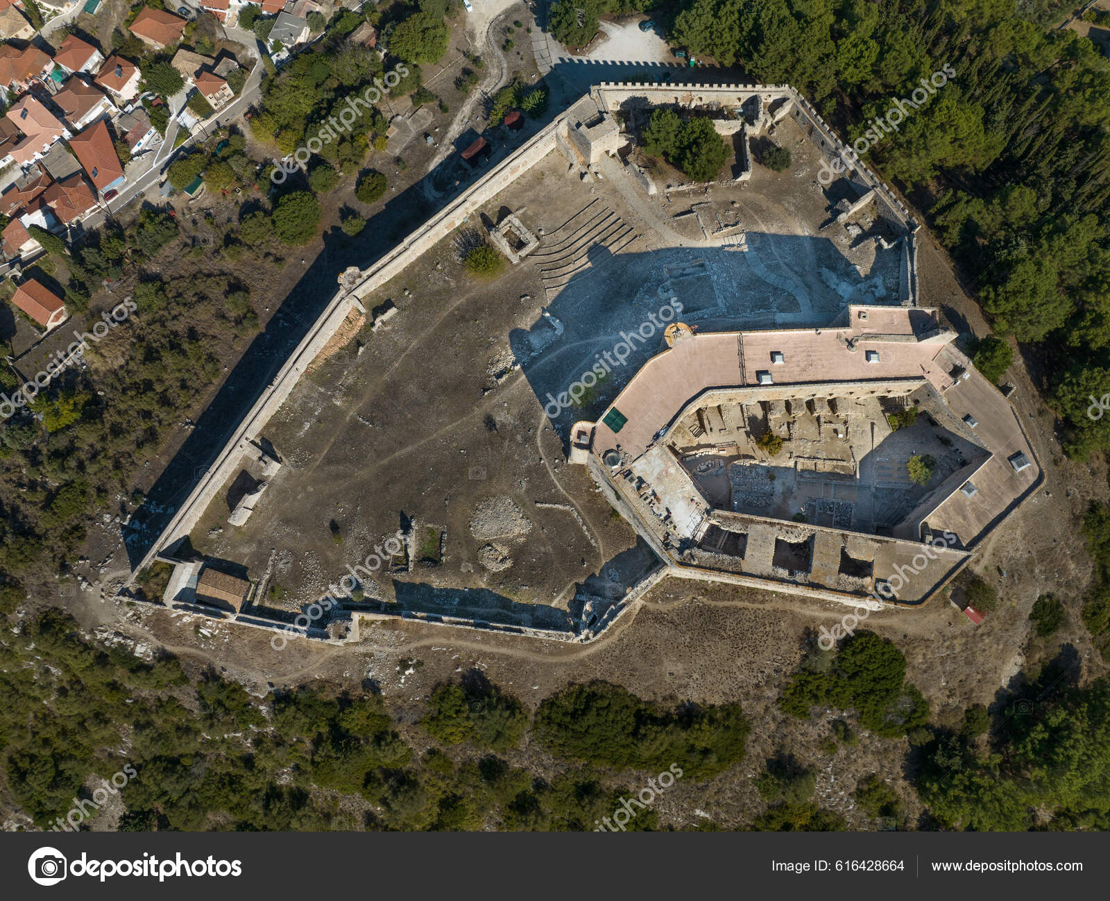 Vista Aérea Arriba Abajo Del Plano Del Castillo Chlemoutsi Fortaleza ...
