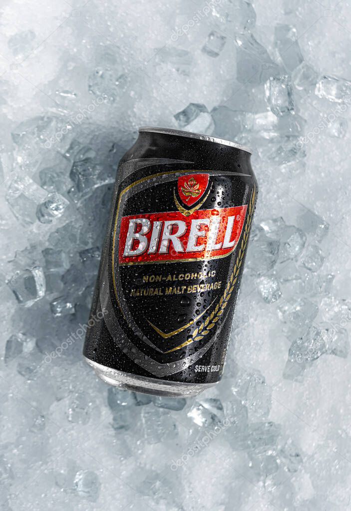 HURGHADA, EGIPTO - 8 DE ENERO DE 2022: Enlatado Cerveza sin alcohol ...