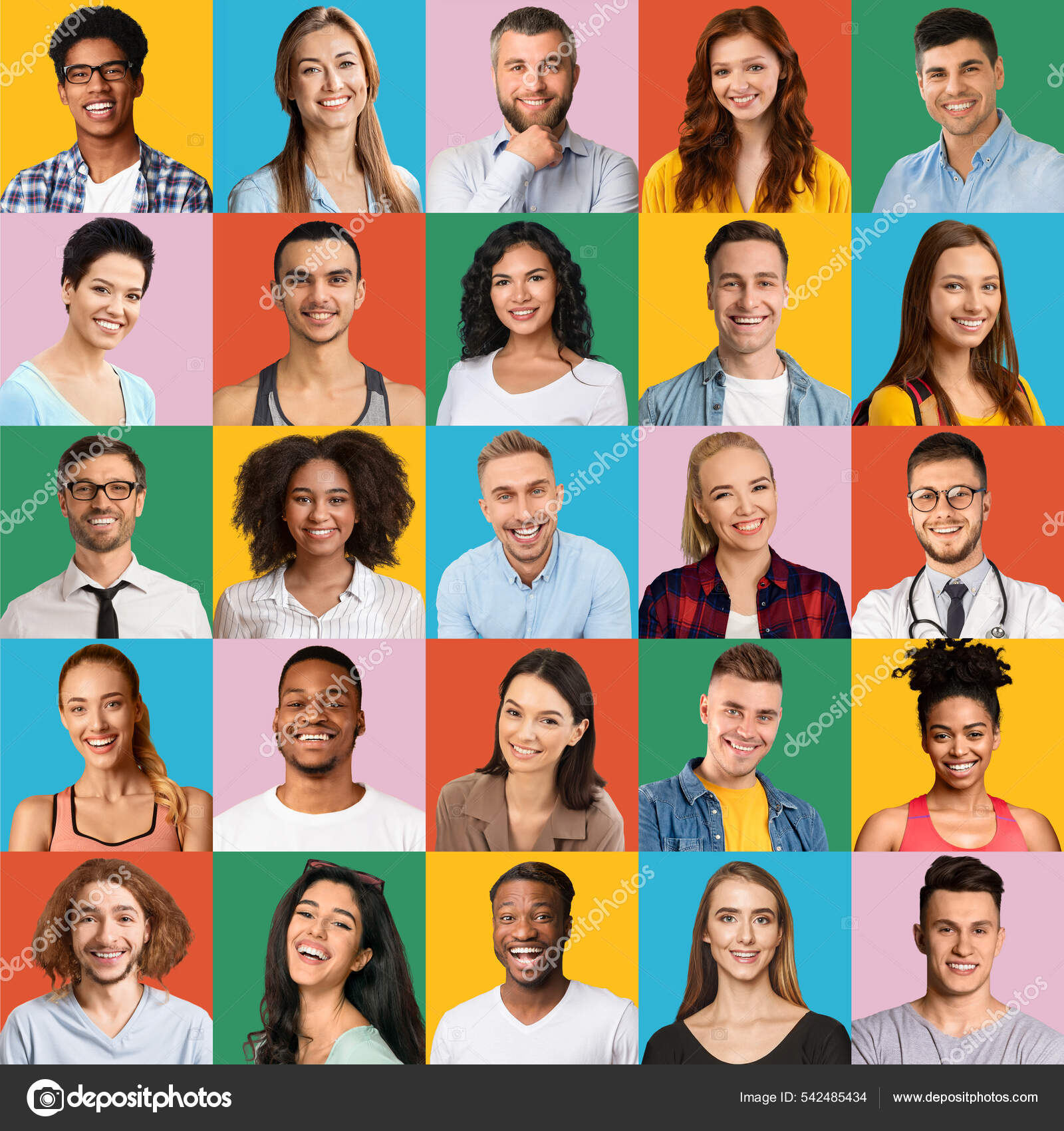 Diferentes retratos de pessoas felizes. Colagem com sorrisos ...