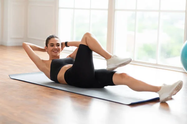 Single Knee Raise Crunch