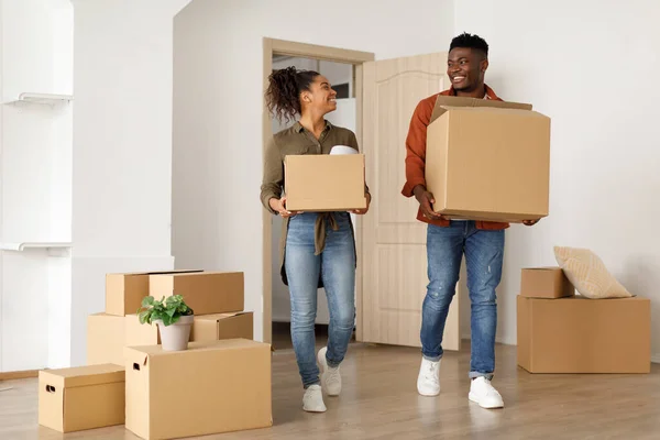 Moving houses black couple Stock Photos, Royalty Free Moving houses ...