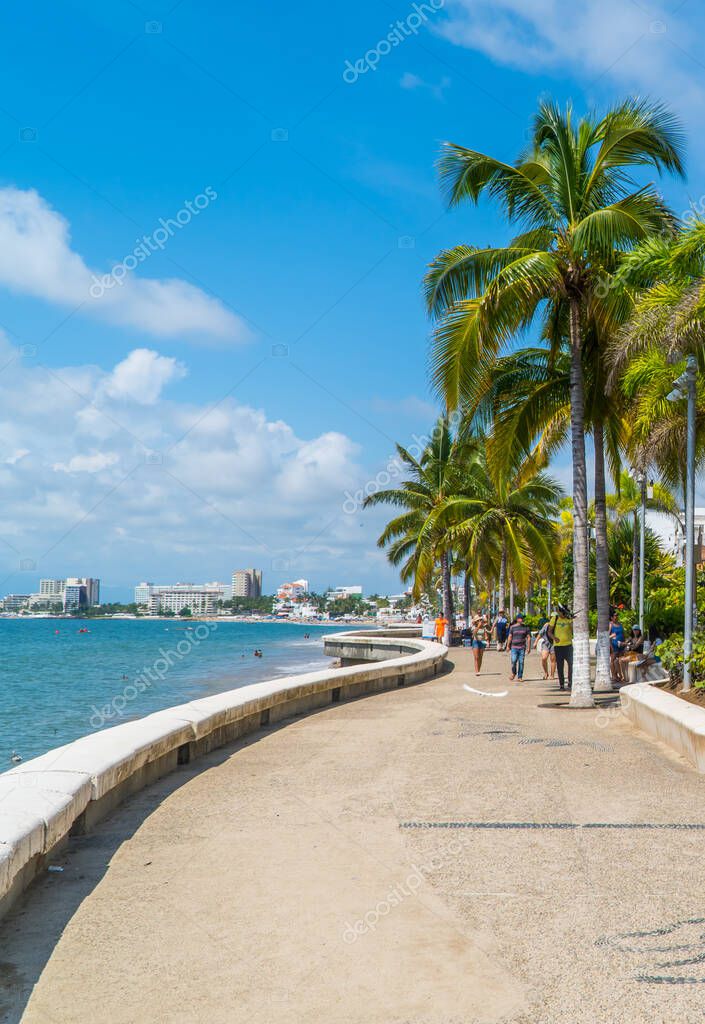Puerto Vallarta, México - 12 de septiembre de 2021 - plano vertical de ...