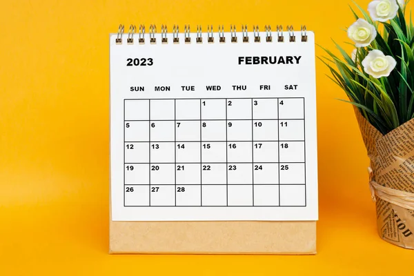 Calendar Alb Februarie 2024 Birou Lemn Plantă Ghiveci Conceptul Anul ...