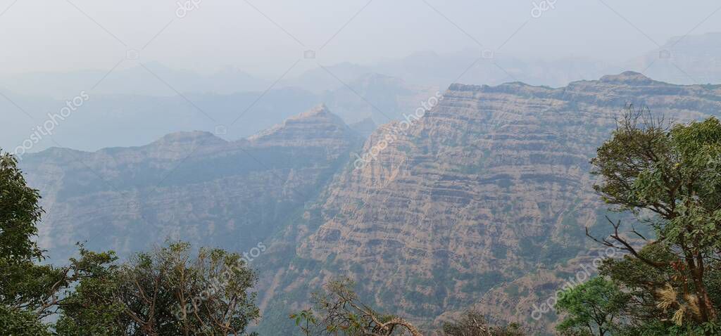 Vista fascinante de la Cordillera de Mahabaleshwar de ghats ...