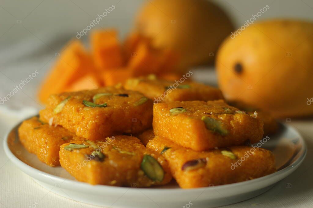 Mango fudge o Mango barfi o Mango kalakand. Una versi n de mango del ...