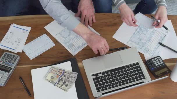 10,966 vídeos de Calcular, metraje de Calcular sin royalties ...