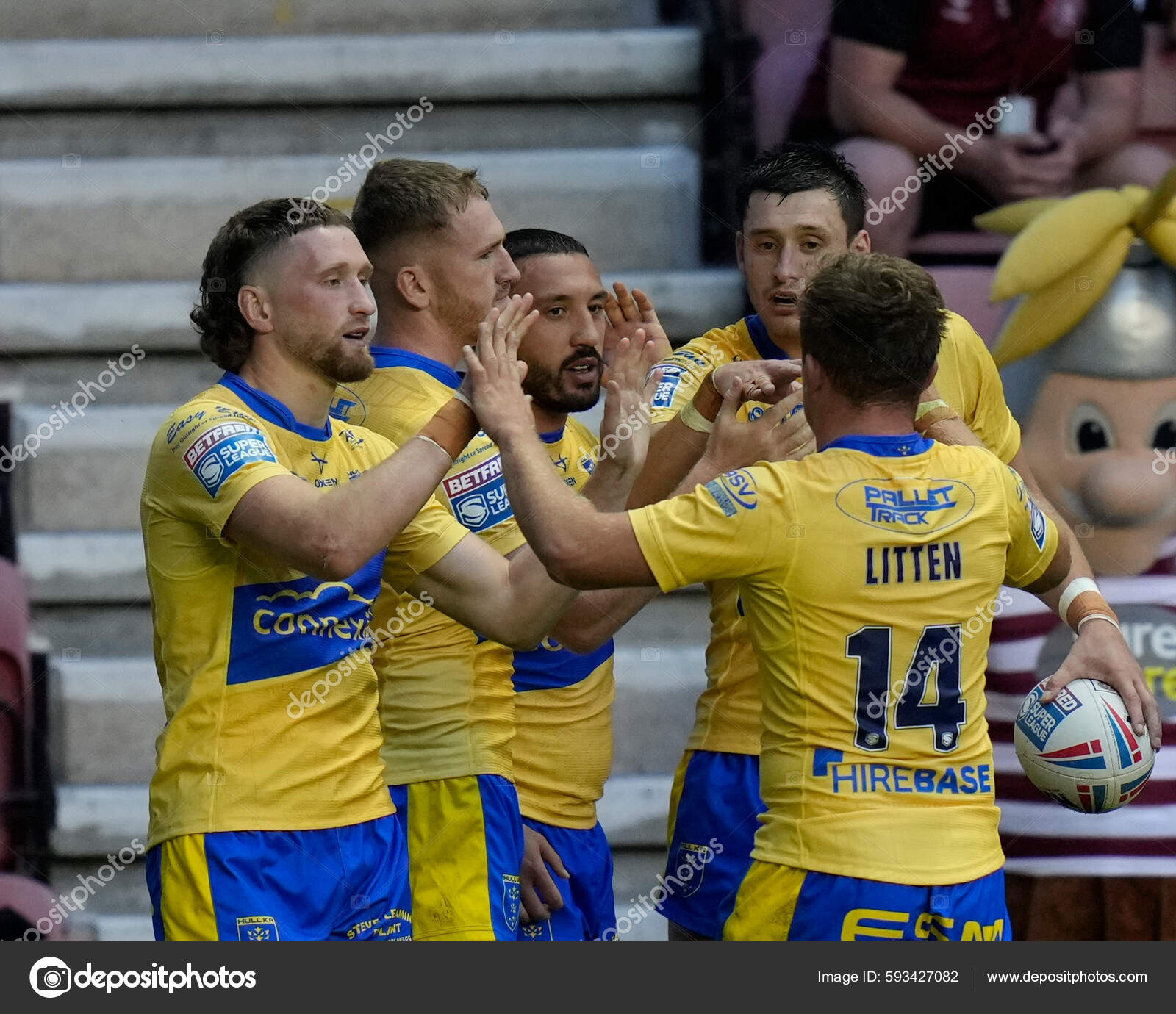 Jez Litten Celebrates Try Scorer Ethan Ryan Hull — Stock Editorial ...