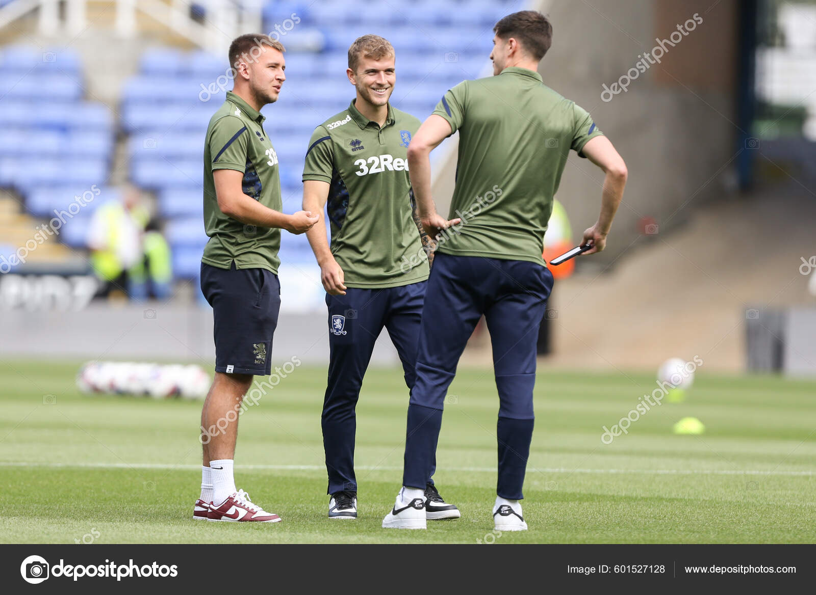 Middlesborough Players Pitch Kick – Stock Editorial Photo © operations ...